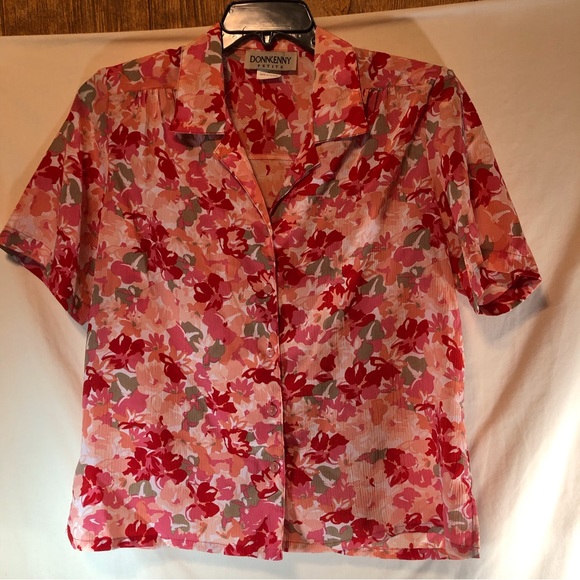 Donnkenny | Tops | Donnkenny Pinkredorange Floral Print Short Sleeve ...